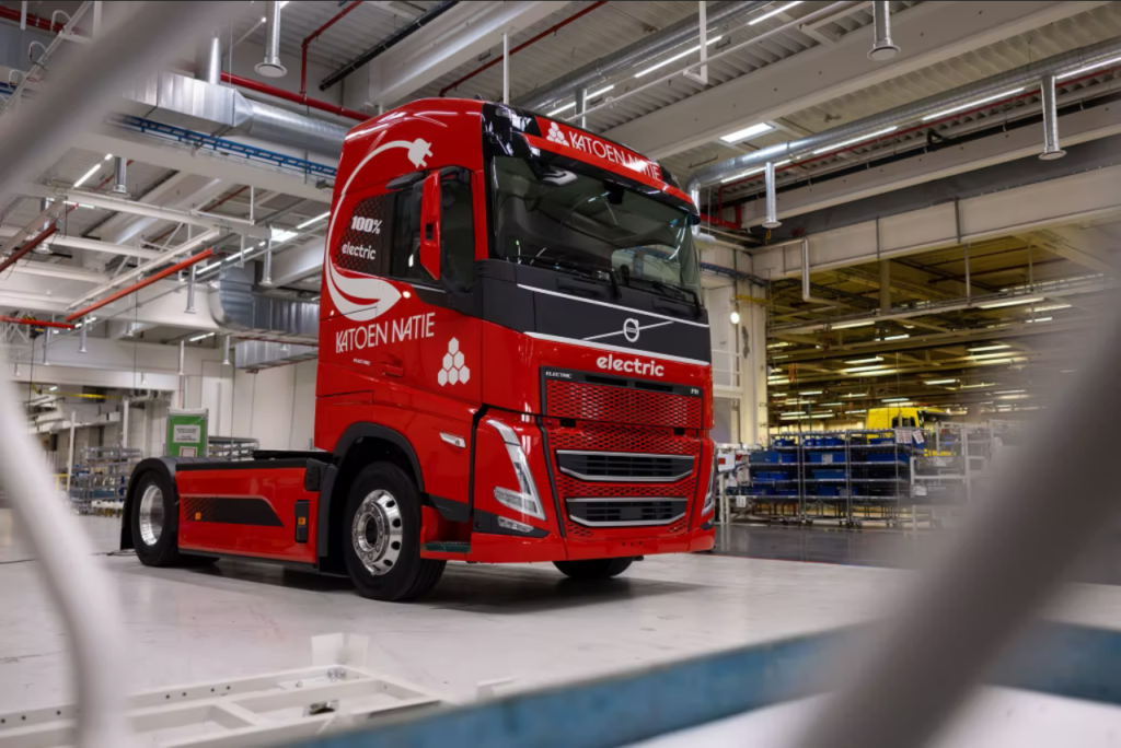 Volvo Trucks Gent produkuje pierwszą w Belgii elektryczną ciężarówkę ...