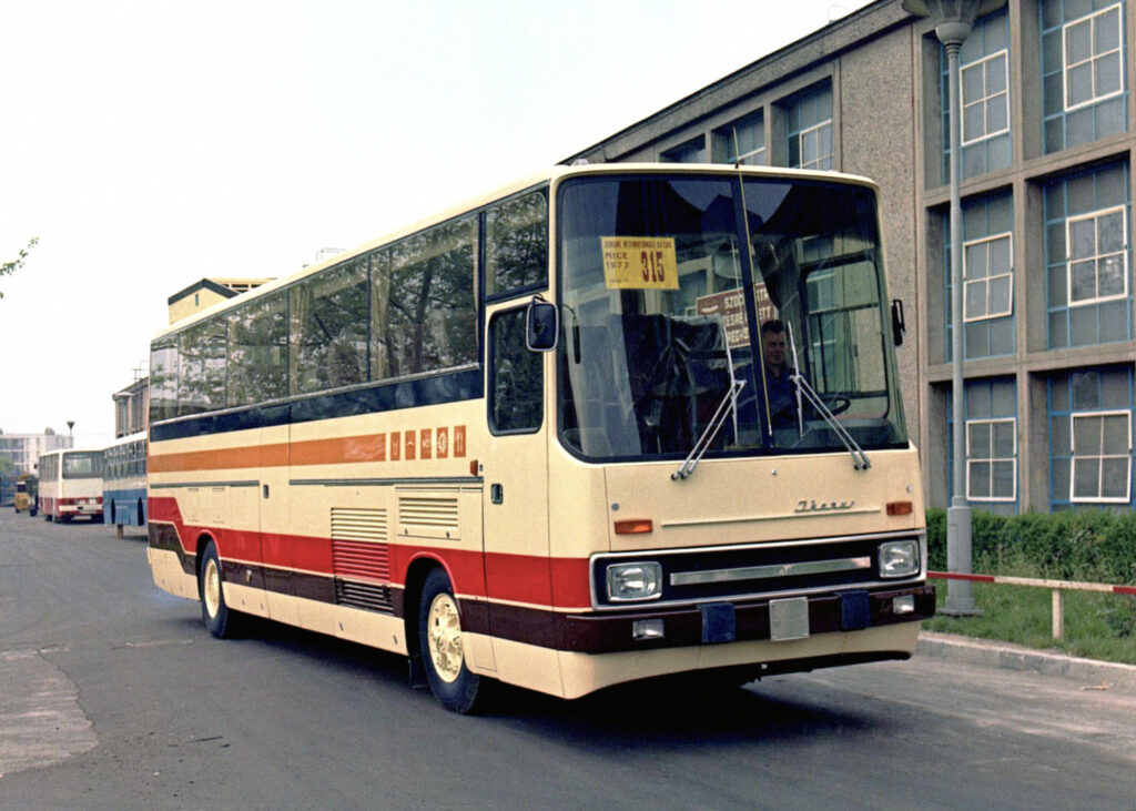 Ikarus 254 – zapomniany autokar wysokopokladowy z Węgier i jeden z ...